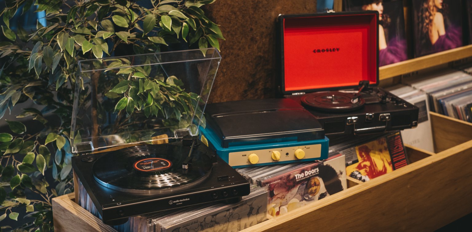 A Beginner Guide to Turntables - Swee Lee Blog